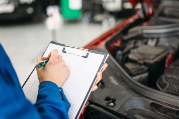 Cómo es la ITV de un coche electrificado y eléctrico puro - MotorMundial